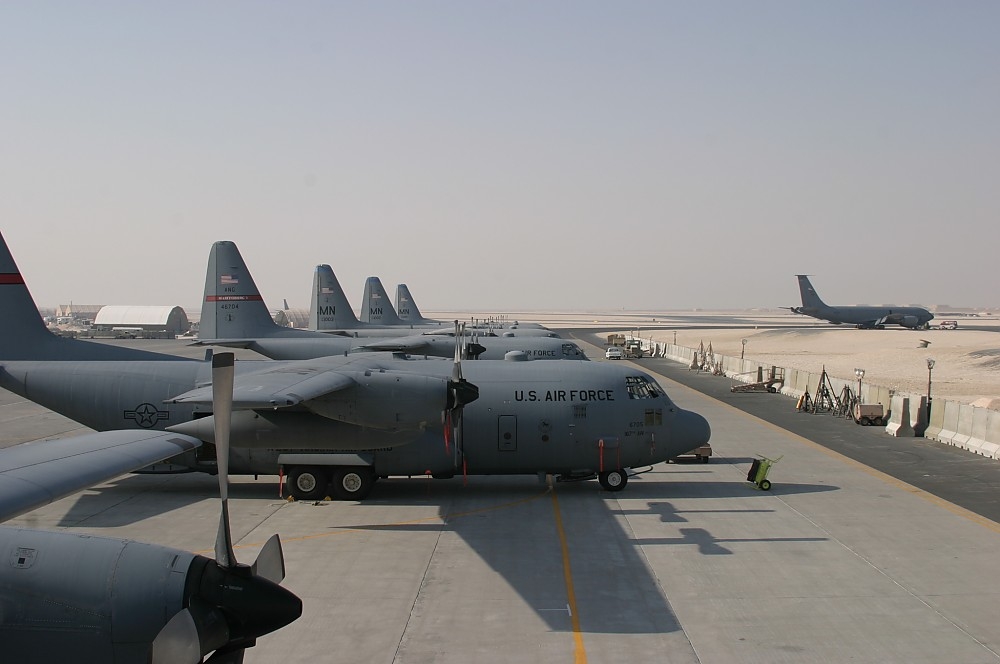 ang_aircraft_in_row_al_udeid.jpg - Member Albums - C-130 Hercules.net ...